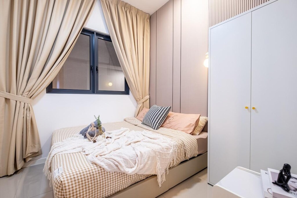 Dino & Ocean Kids’ Room with Slides nearby Segambut KTM Komuter Station ...